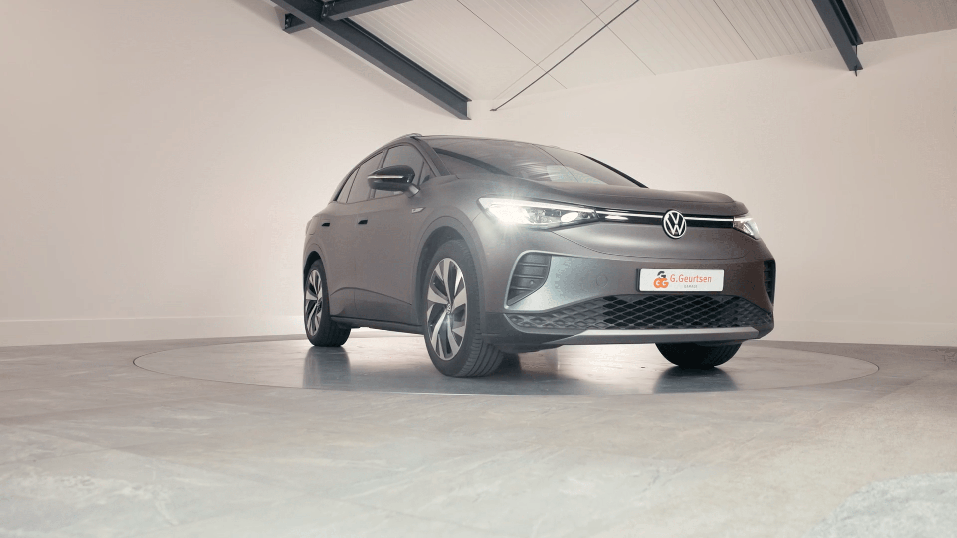 Automated car photography process • 360 degrees photostudios • Pre ...